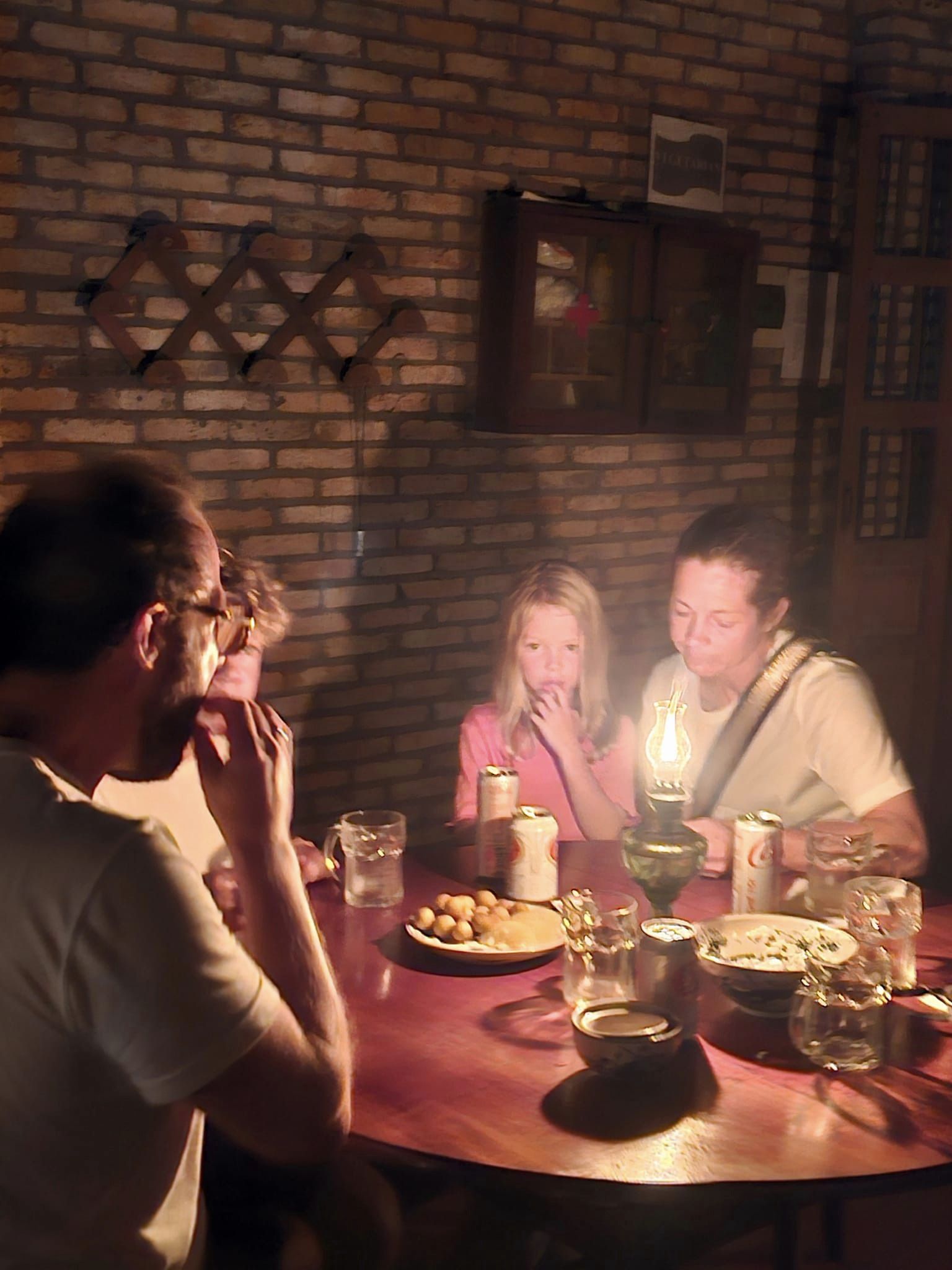 Cây đèn dầu - biểu tượng một thời hồn quê Việt